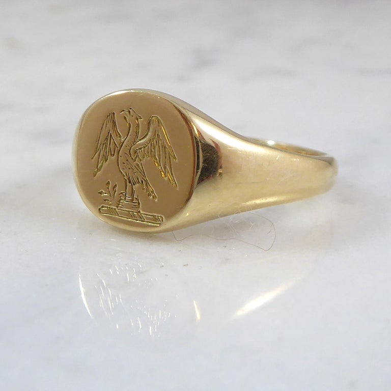 Vintage Gold Signet Ring with Engraved Crest Design at 1stDibs
