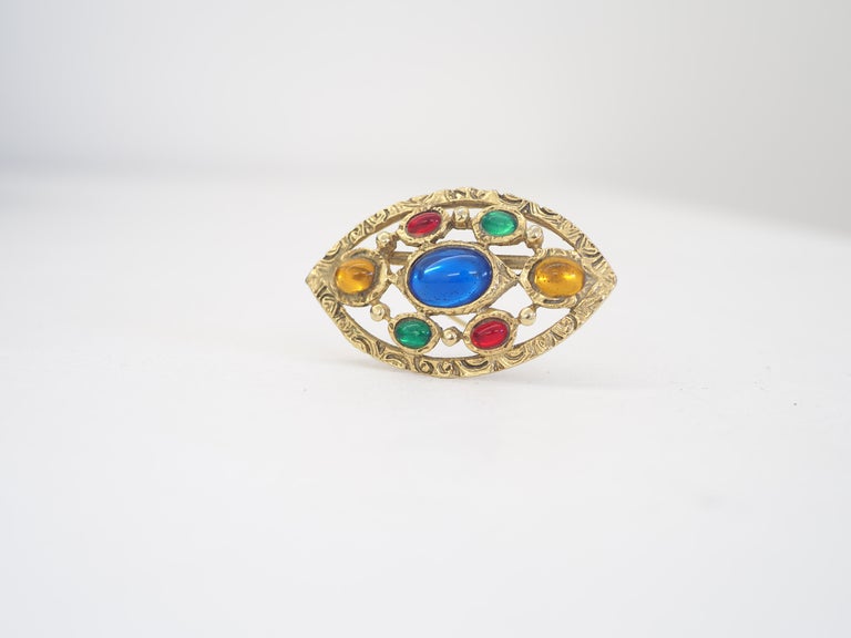 Vintage gold tone multicoloured stones brooch For Sale at 1stDibs