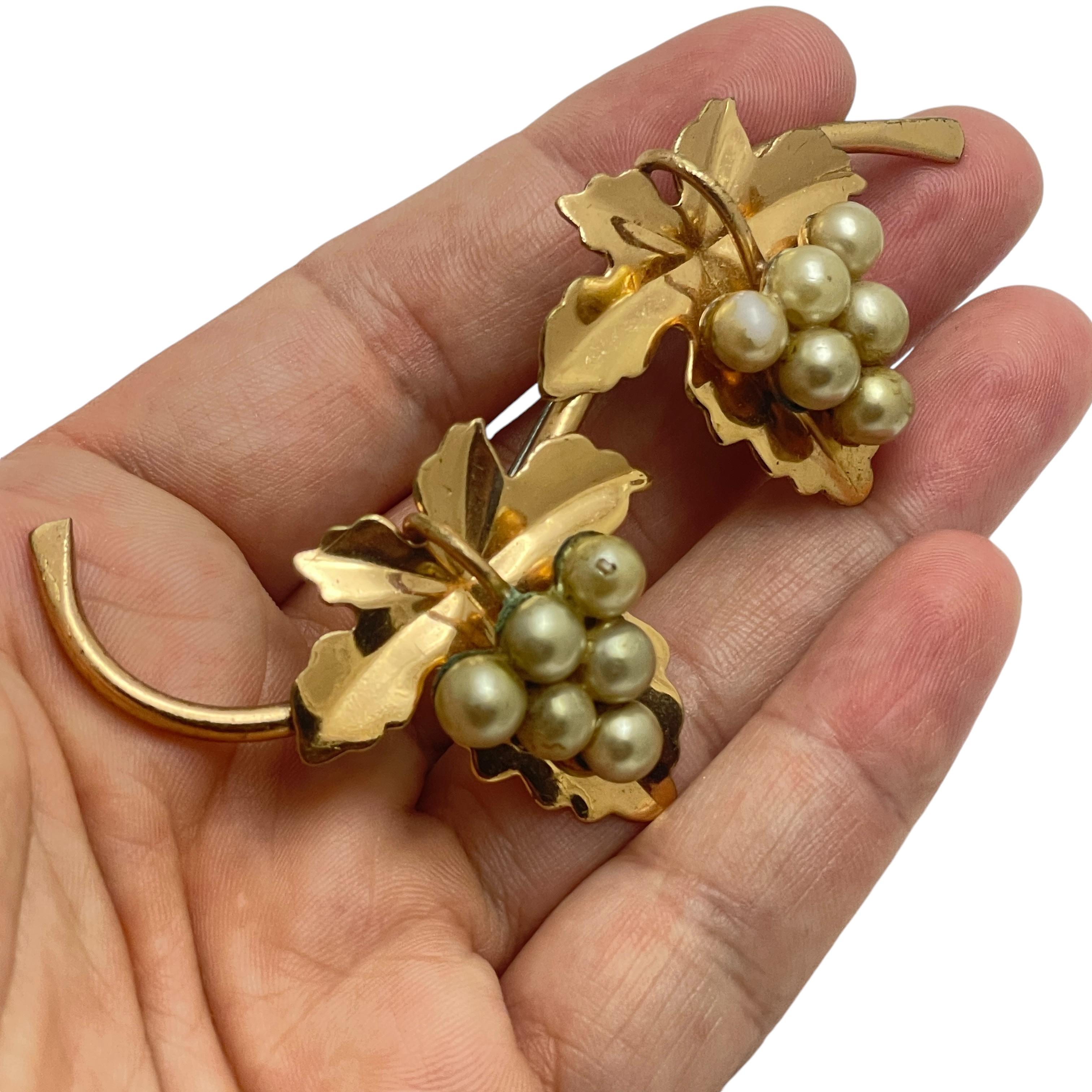 Vintage gold tone pearl grapes brooch For Sale at 1stDibs