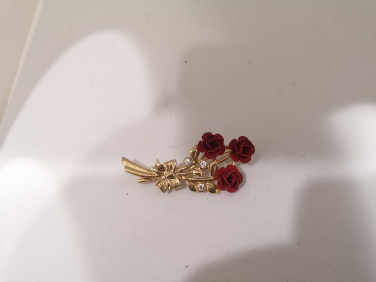 Vintage gold tone red roses brooch For Sale at 1stDibs