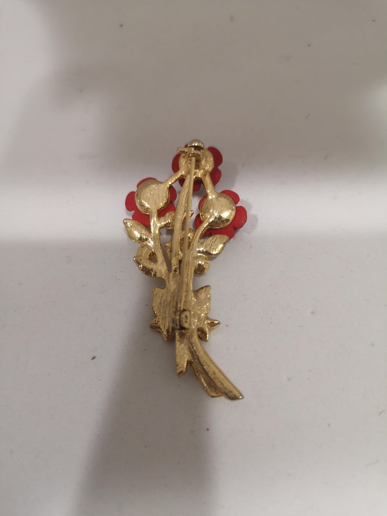 Vintage gold tone red roses brooch For Sale at 1stDibs