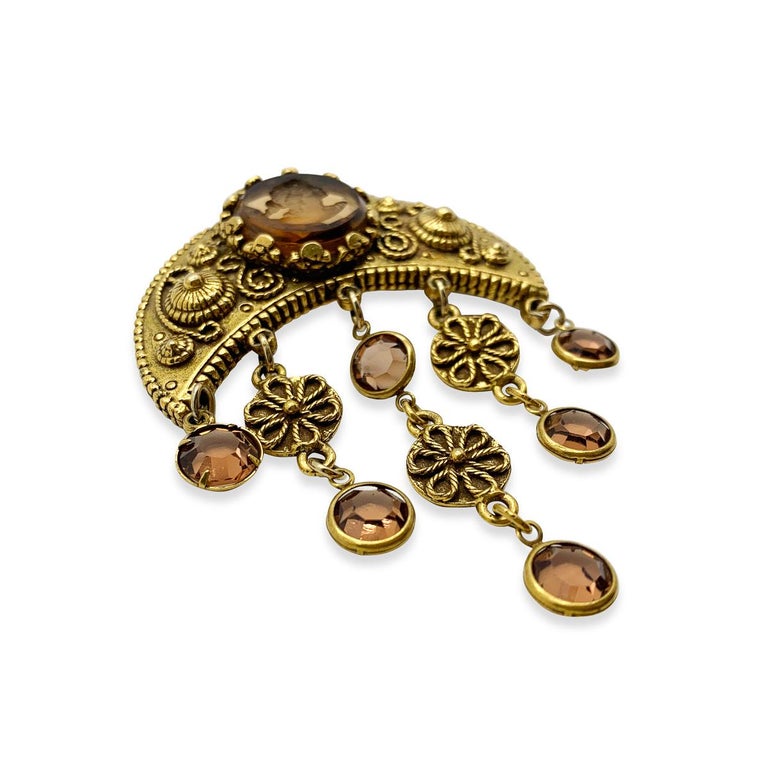 Vintage Goldette Intaglio Crescent Droplet Brooch 1960s For Sale at 1stDibs