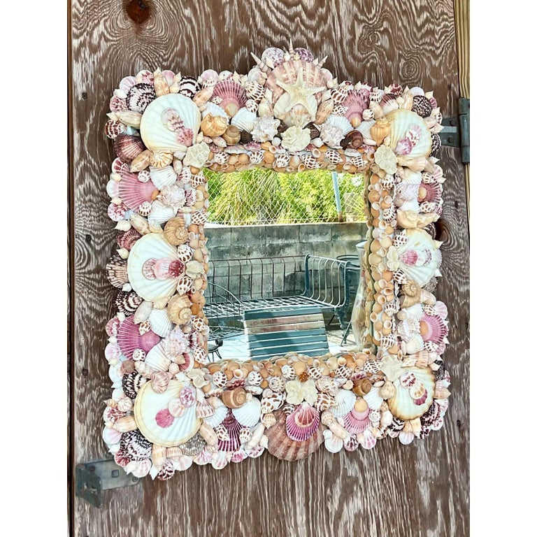 Miroir vintage artisanal en coquillage de la côte fait main par Trish ...
