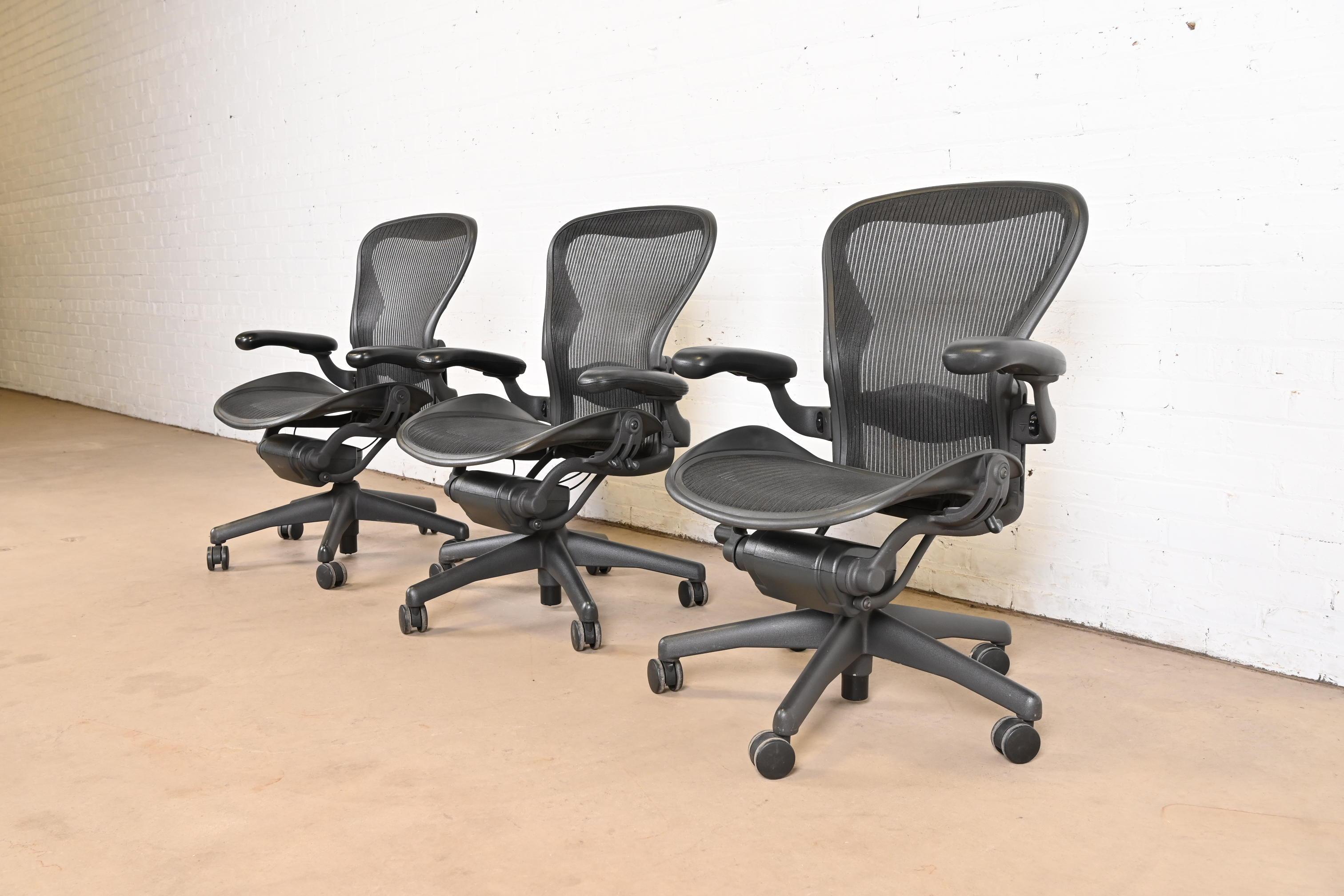 Vintage Herman Miller Tilt and Swivel Classic Office Desk Aeron Chair ...