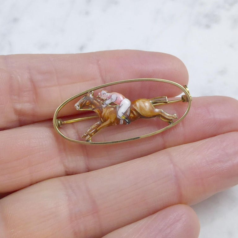 Vintage Horse Racing Brooch in 9ct Yellow Gold and Enamel, Circa 1940s ...