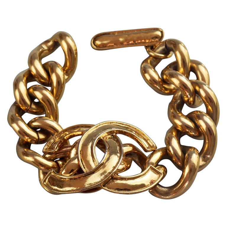 Vintage Iconic 1994 CHANEL CC Logo Chain Bracelet For Sale at 1stDibs