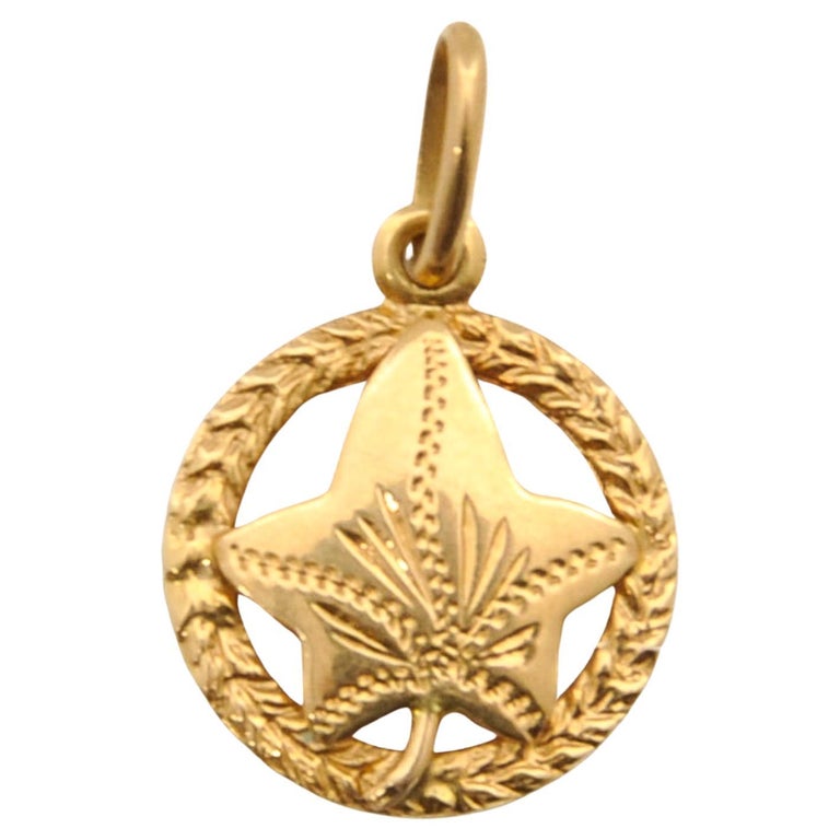 Italian Maple Leaf Wreath 18K Gold Charm Pendant For Sale at 1stDibs