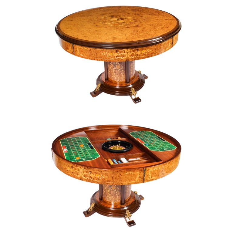 Vieille table de roulette italienne en ronce de noyer Milieu du 20e ...
