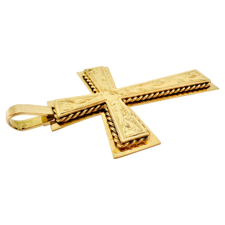 Vintage Italian Cross 18kt Yellow Gold Flowers Carved For Sale at 1stDibs