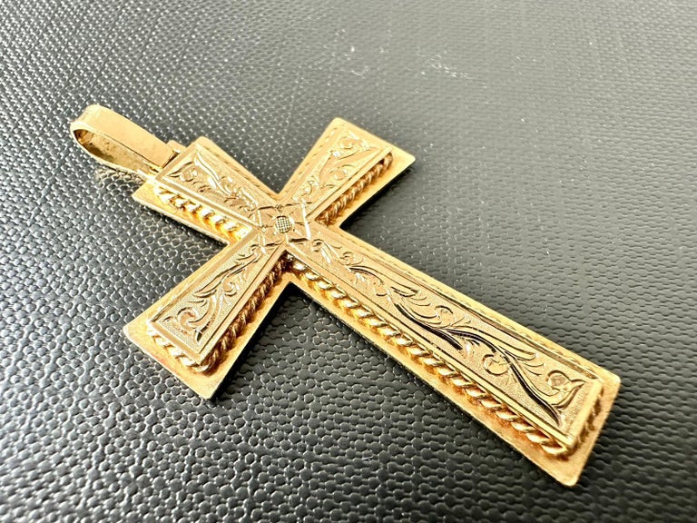 Vintage Italian Cross 18 Karat Yellow Gold Flowers Carved Motif For ...