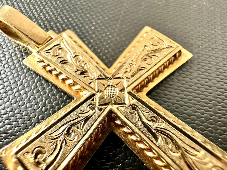 Vintage Italian Cross 18 Karat Yellow Gold Flowers Carved Motif For ...