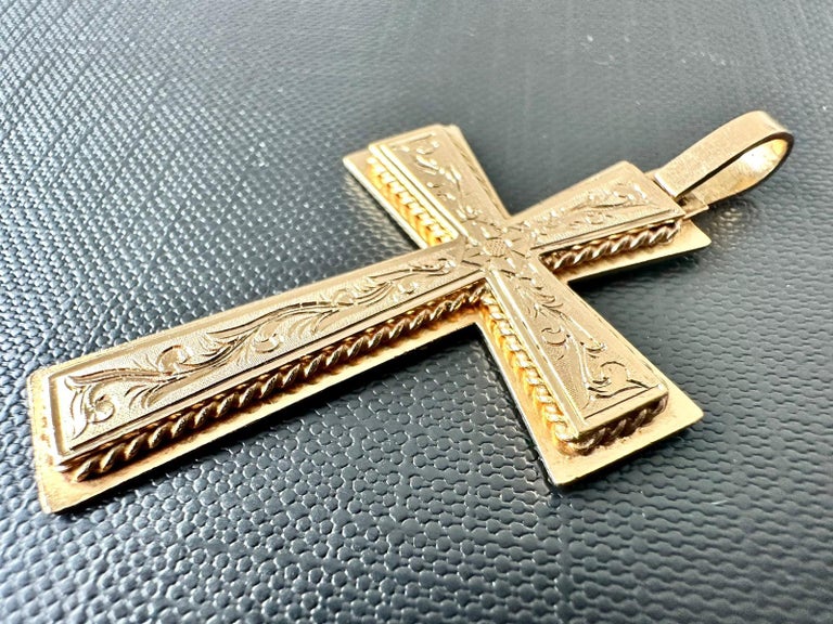 Vintage Italian Cross 18 Karat Yellow Gold Flowers Carved Motif For ...