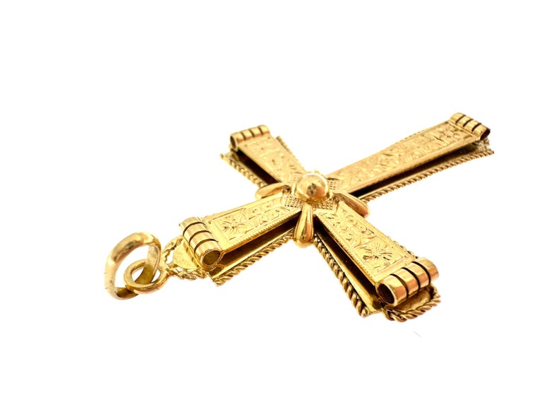 Vintage Italian Cross 18kt Yellow Gold For Sale at 1stDibs