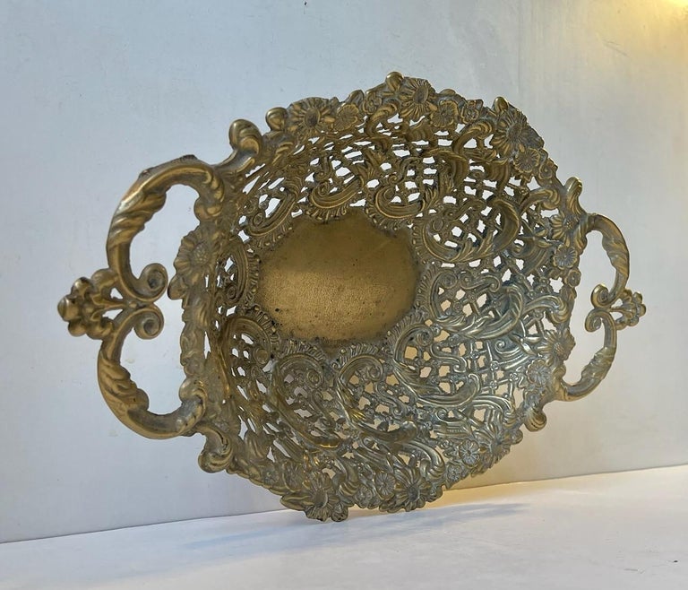 Vintage Italian Filigree Basket or Bowl in Brass For Sale at 1stDibs