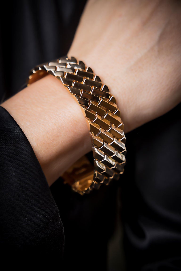 Vintage Italian geometric 18 karat gold bracelet For Sale at 1stDibs