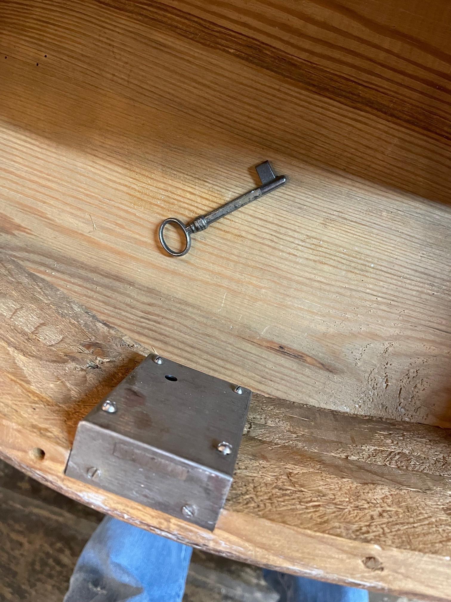 Vintage Italian Painted Geo-Metric Design Side Table For Sale at 1stDibs