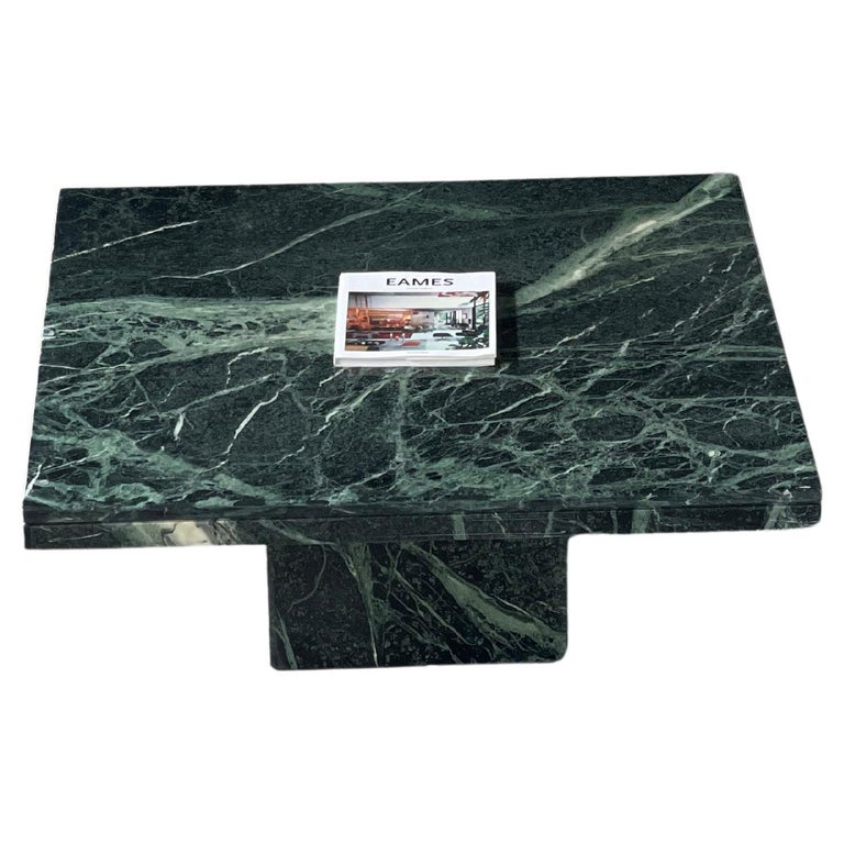 Table basse italienne vintage en serpentinite verte En vente sur 1stDibs