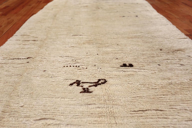 Vintage Ivory Moroccan Rug. Size: 4 ft 3 in x 11 ft (1.3 m x 3.35 m ...