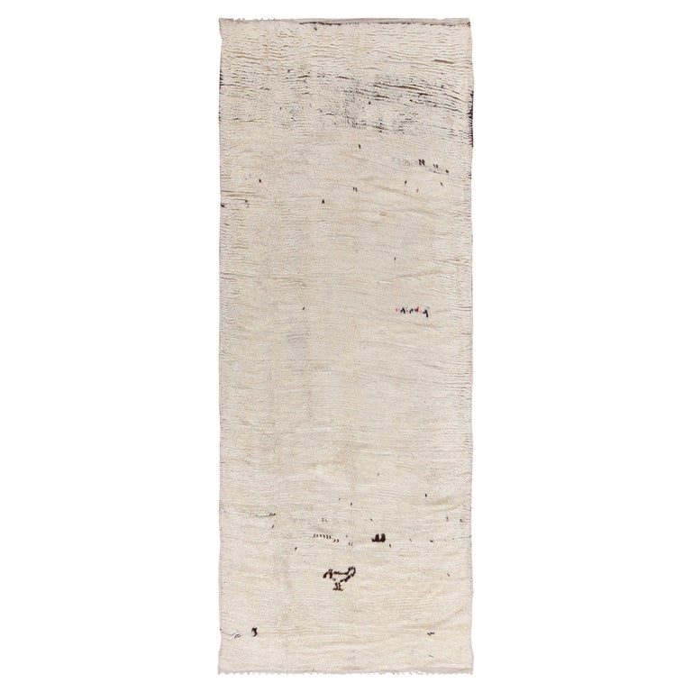 Vintage Ivory Moroccan Rug. Size: 4 ft 3 in x 11 ft (1.3 m x 3.35 m ...