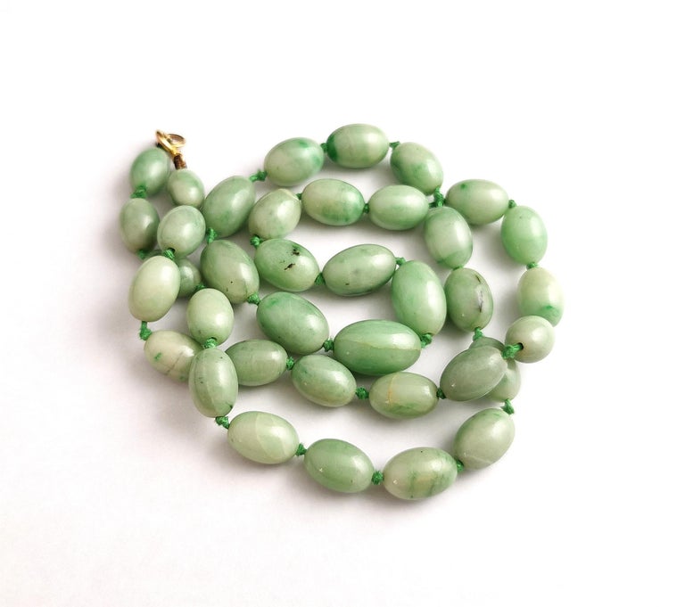 Vintage Jade bead necklace, 9k gold clasp, Art Deco For Sale at 1stDibs