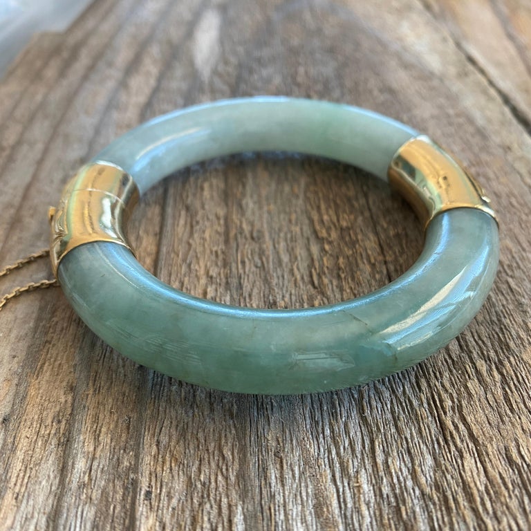 Vintage Jade Jadeite 14K Bangle Bracelet For Sale at 1stDibs