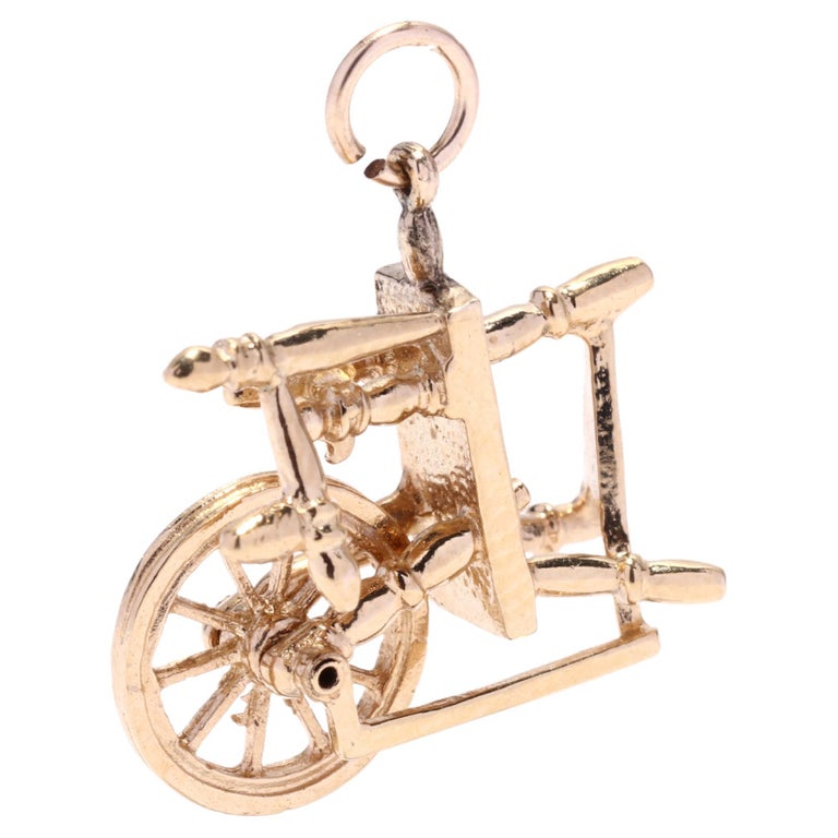 Großer Spinning Wheel Charm, 14K Gelbgold, Cinderella's Spinning Wheel ...