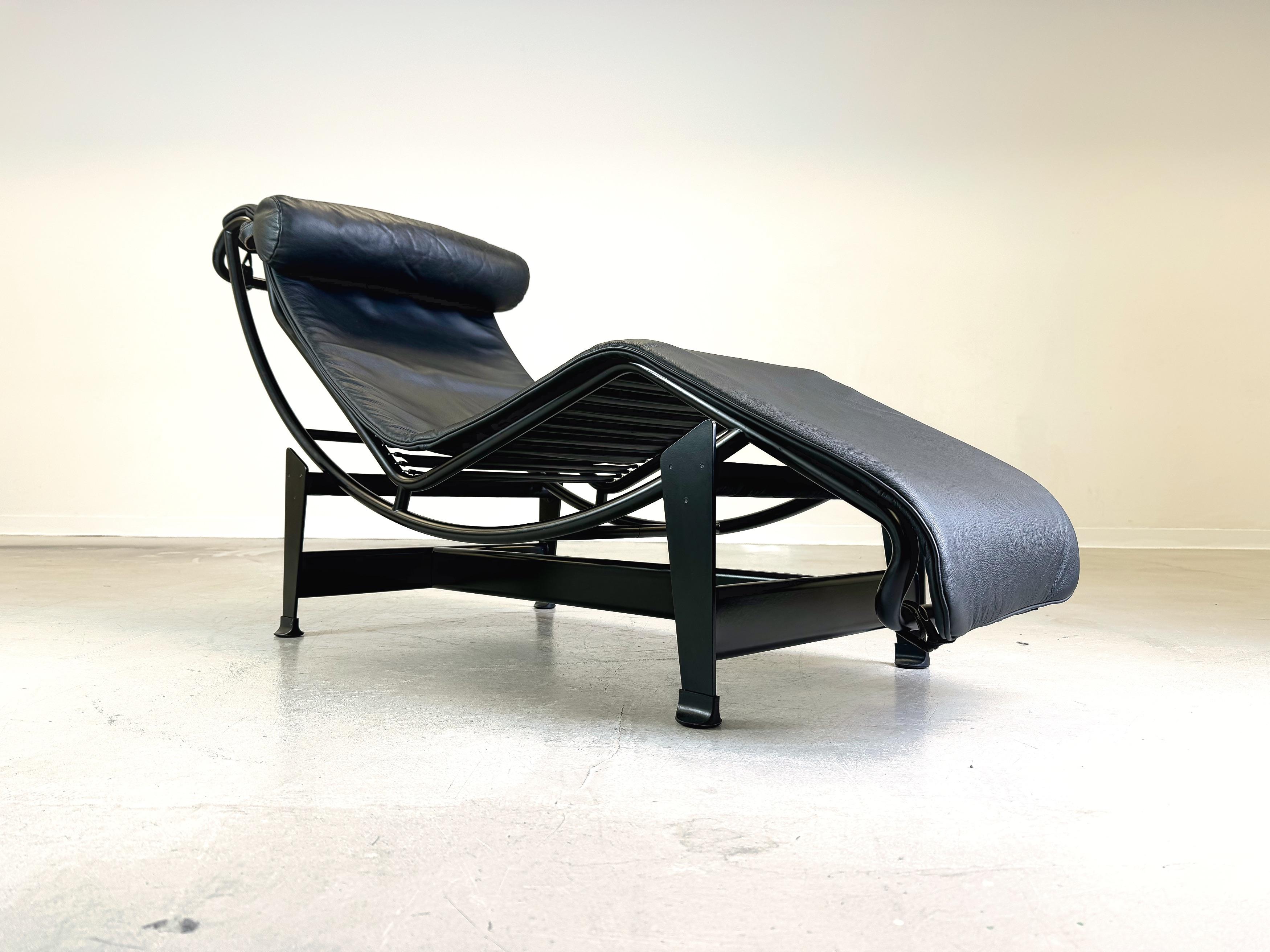 Vintage LC4 lounger Cassina Le Corbusier leather with extra cowhide For ...