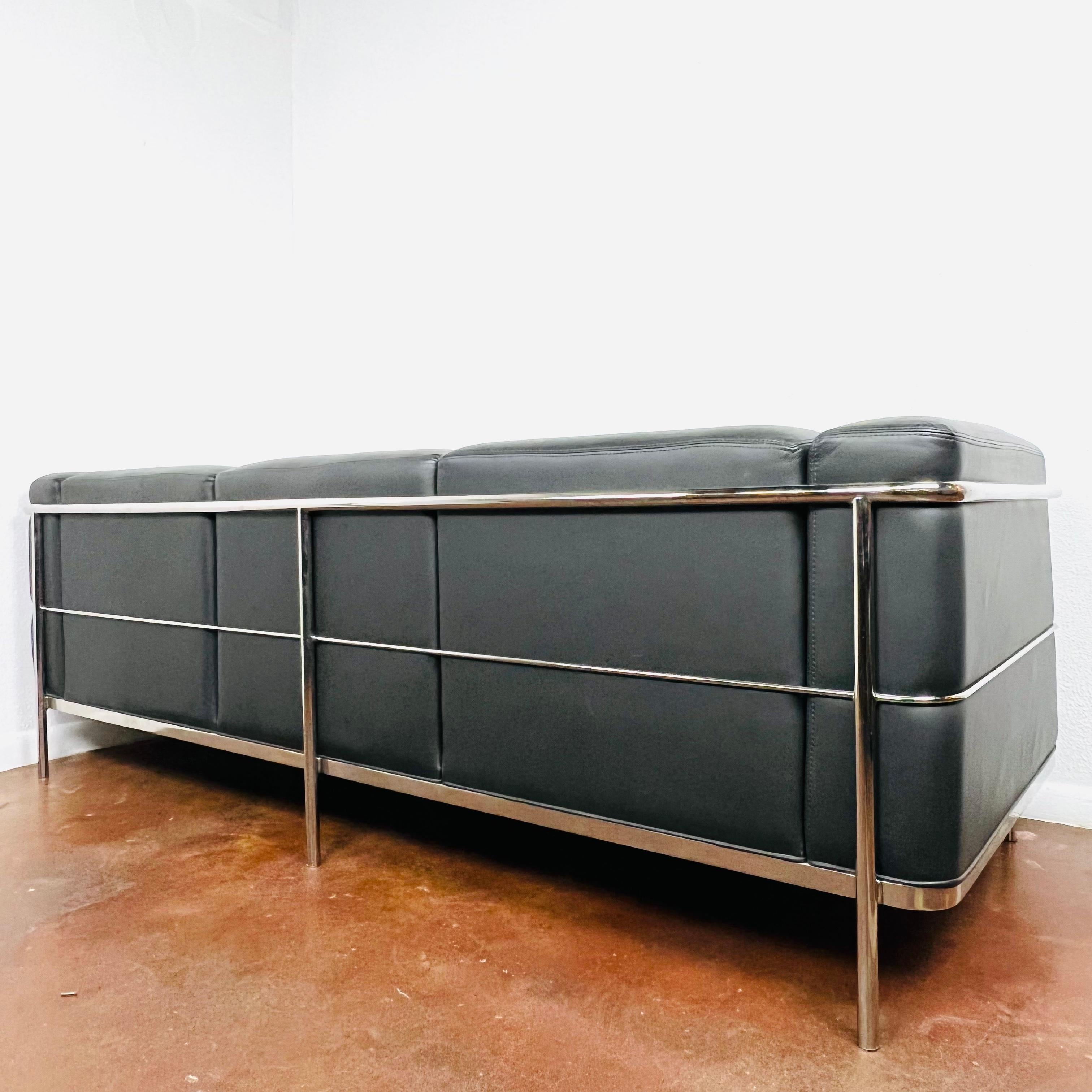 Vintage Leather Cartwright Sofa in the Style of Le Corbusier For Sale ...