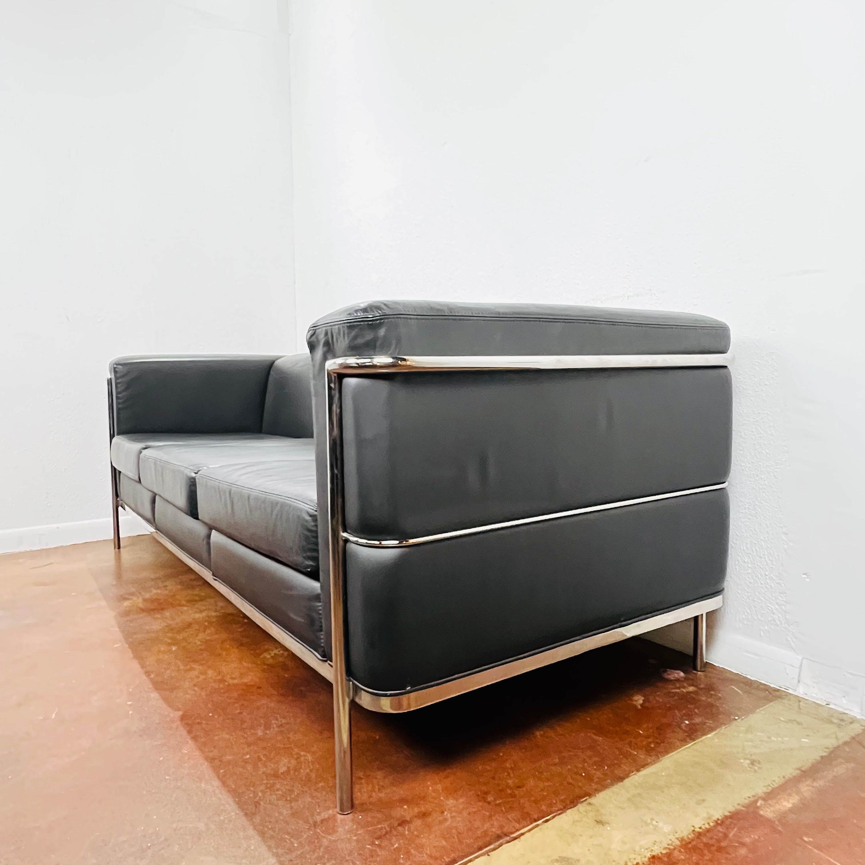 Vintage Leather Cartwright Sofa in the Style of Le Corbusier For Sale ...
