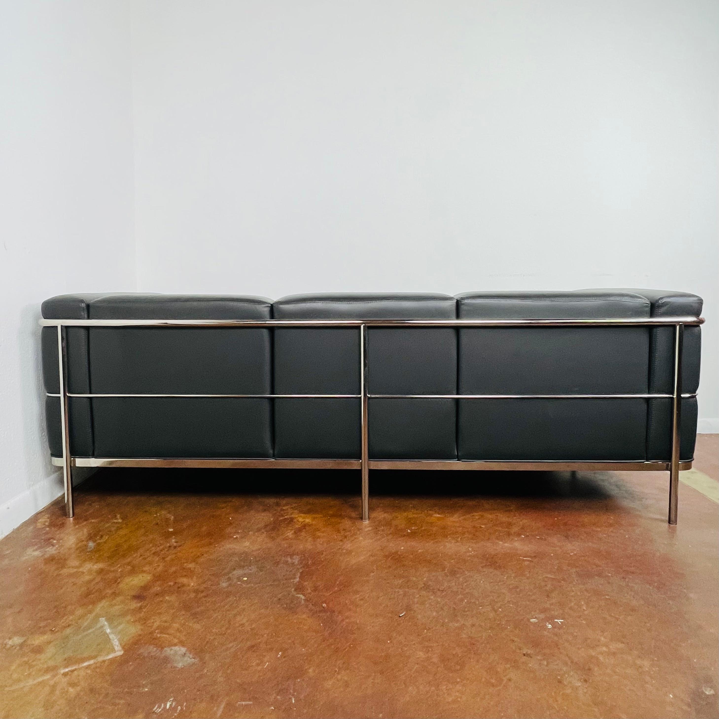 Vintage Leather Cartwright Sofa in the Style of Le Corbusier For Sale ...