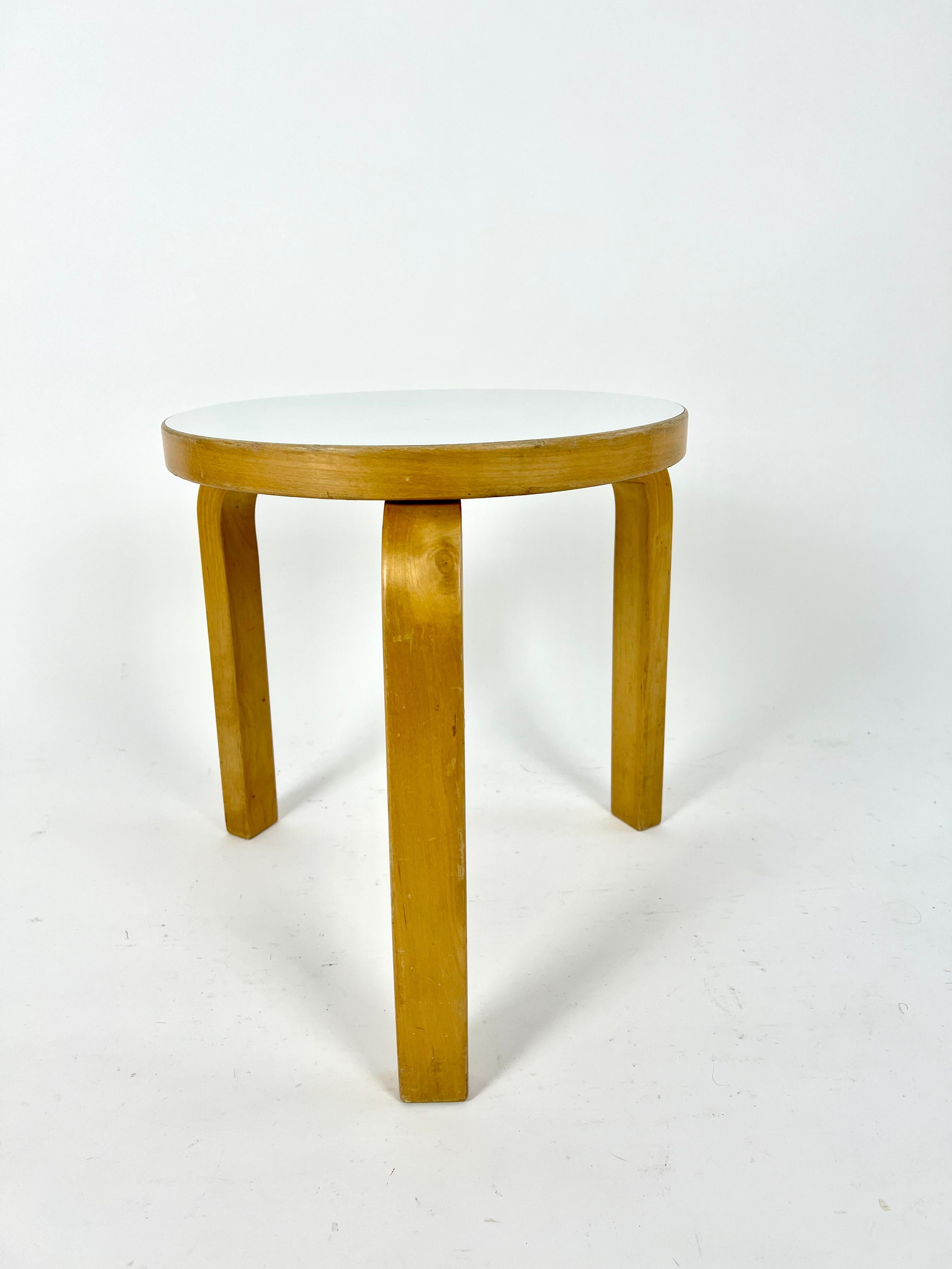 Vintage low stool / side table by Alvar Aalto for Artek, Finland 1960 ...