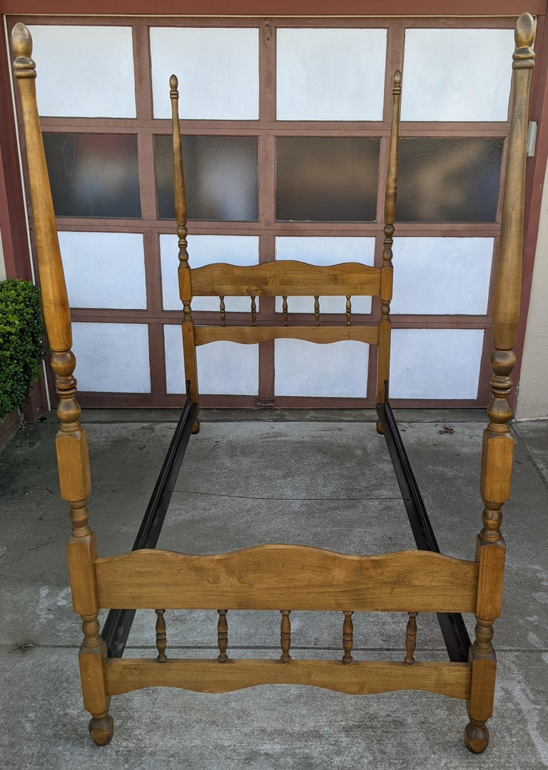 Vintage Maple Four-Poster Twin Bed For Sale at 1stDibs