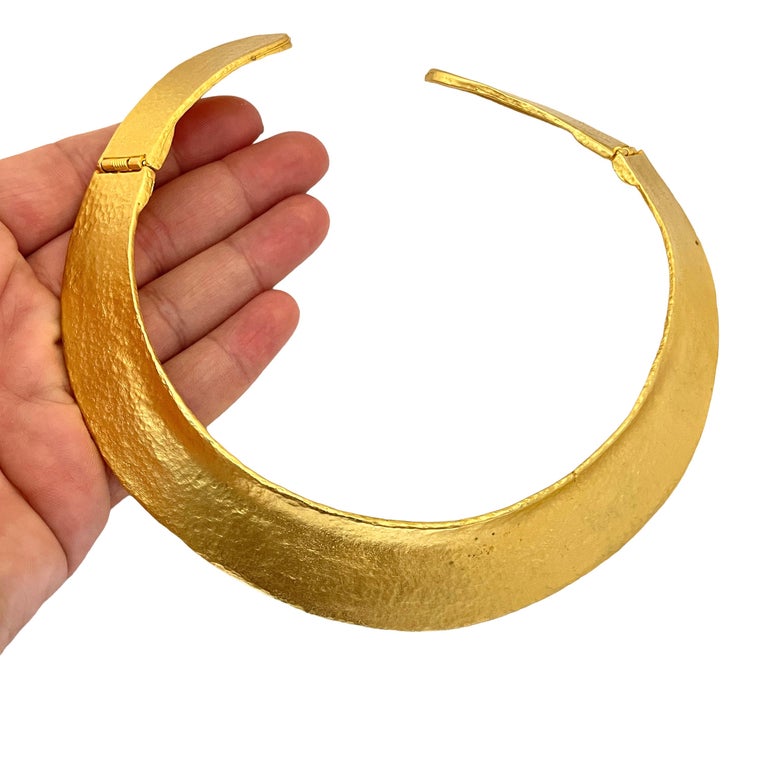 Vintage massive matte gold collar designer runway necklace For Sale at ...