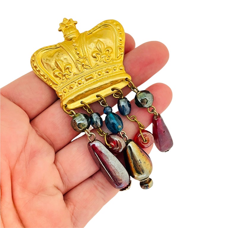 Vintage matte gold crown glass dangle brooch For Sale at 1stDibs