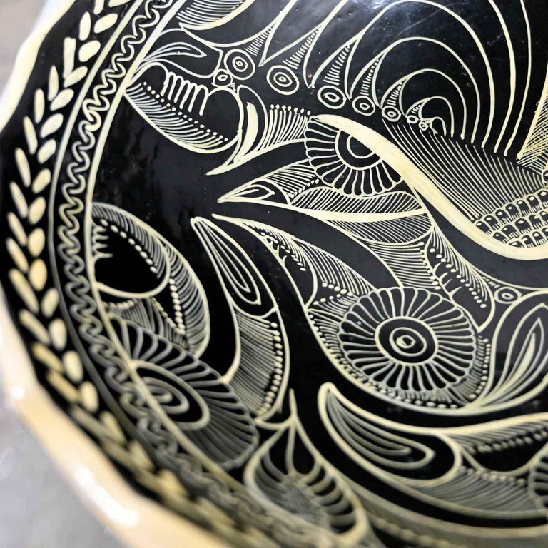 Vintage Mexican Pottery Black and White Fantasia Design Tri-Leg Fluted ...