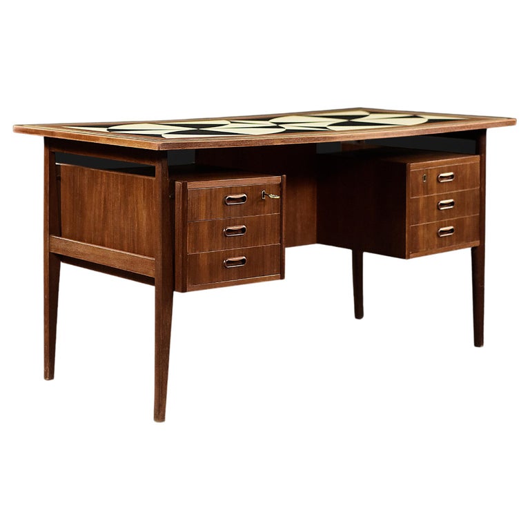 Bureau Bilateral danois moderne du milieu du siècle en teck avec motif ...