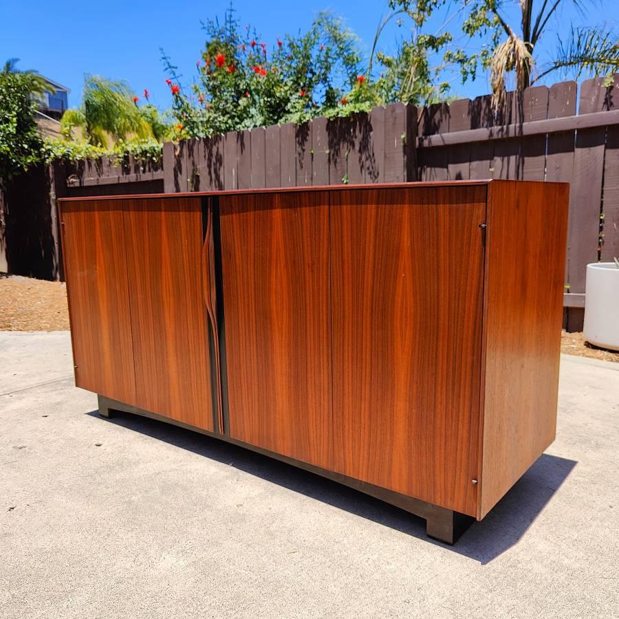 Vintage Mid-Century Modern Buffet by Glenn of California at 1stDibs