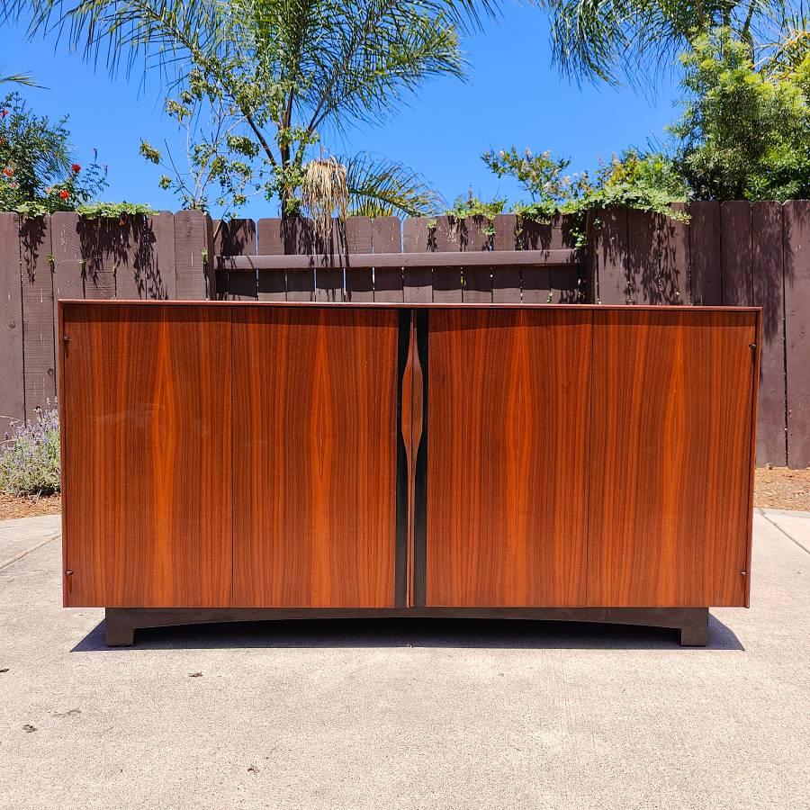 Vintage Mid-Century Modern Buffet by Glenn of California at 1stDibs
