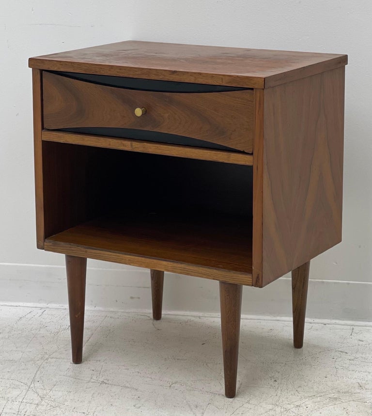 Vintage Mid-Century Modern End Table Dovetail Drawer For Sale at 1stDibs