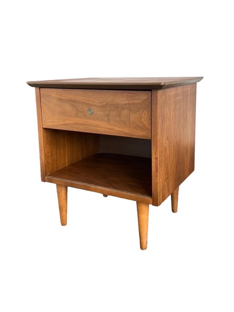 Vintage Mid-Century Modern End Table Dovetail Drawer For Sale at 1stDibs