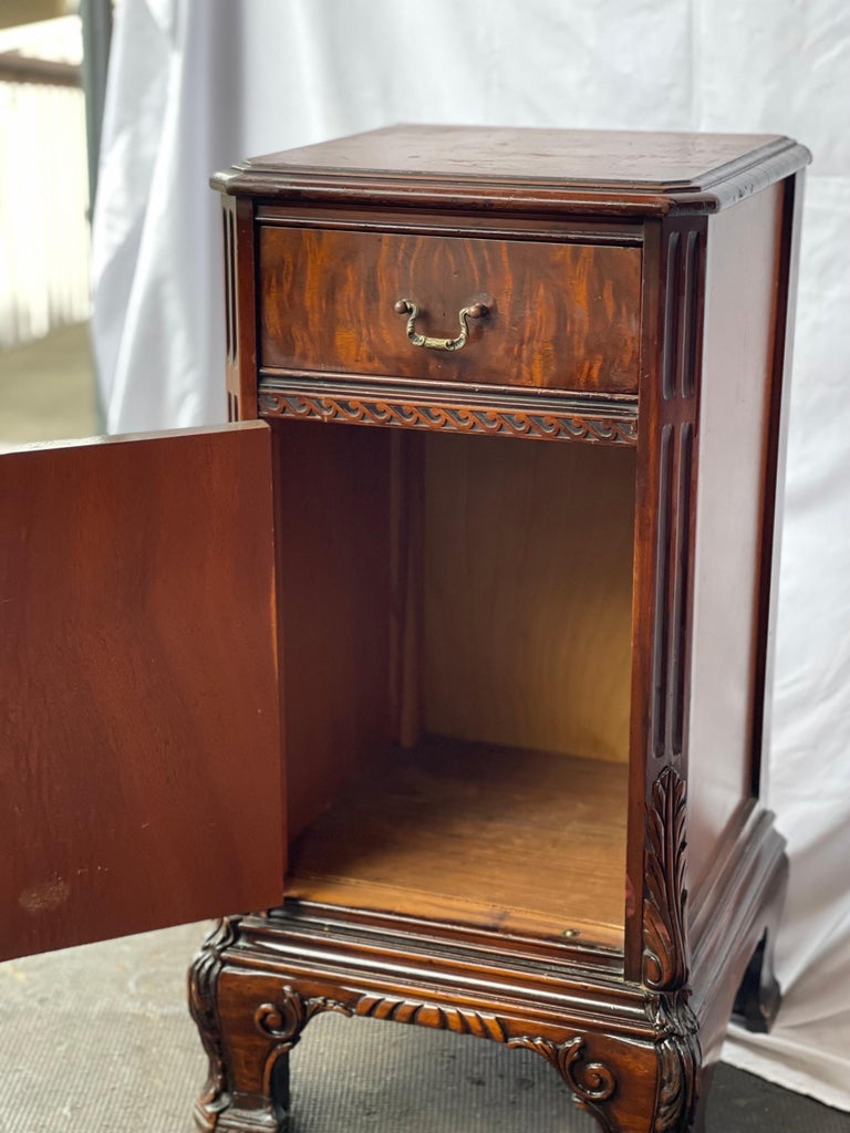 Vintage Mid-Century Modern End Table For Sale at 1stDibs