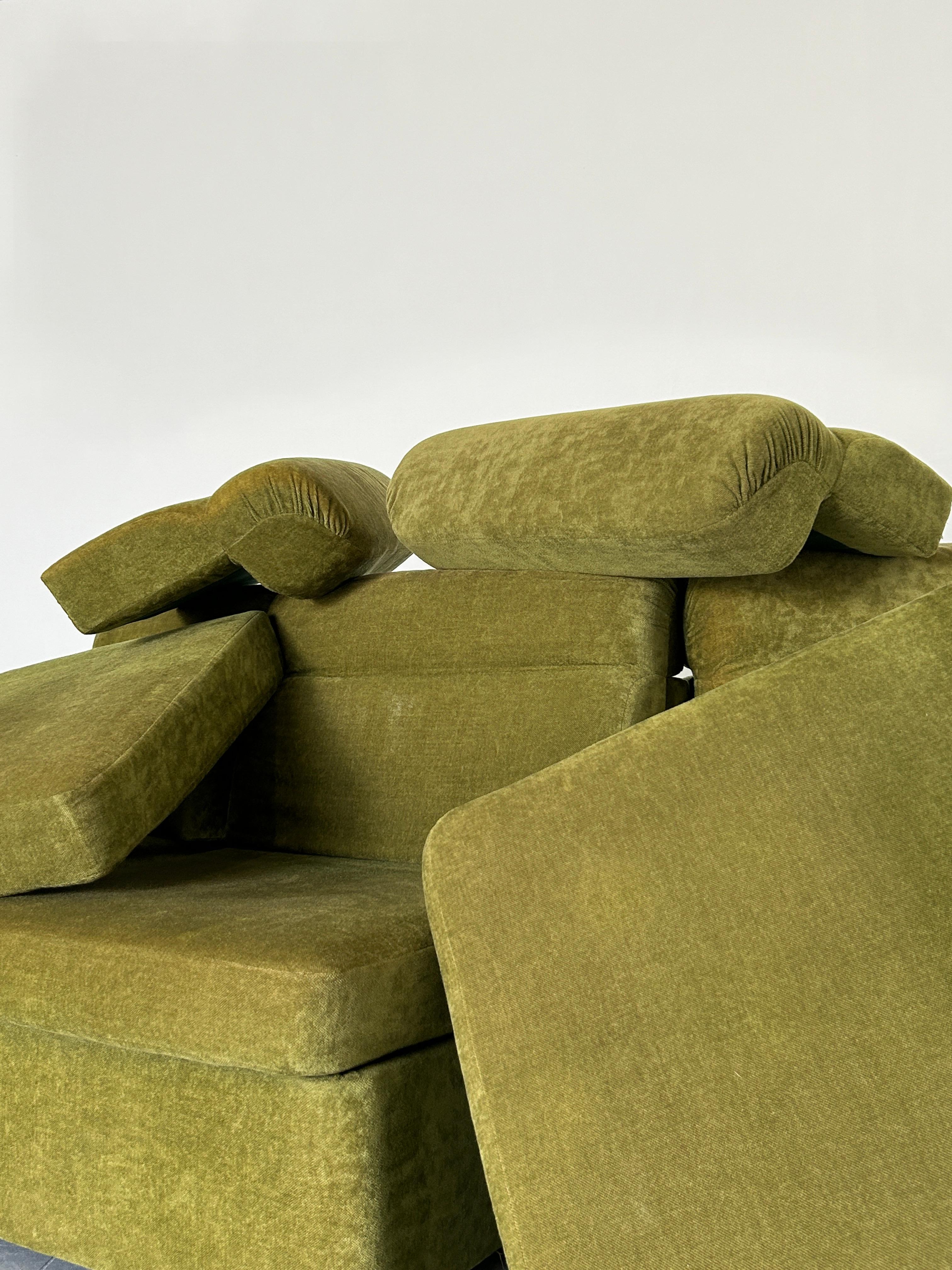Vintage Mid-Century-Modern Italian Modular Sofa in Green Velvet, 1970s ...