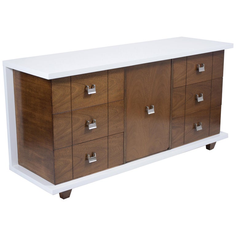 Vintage 1960 Mid-Century Chest of Drawers For Sale at 1stDibs