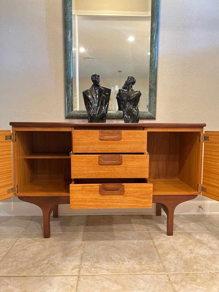 Vintage Mid-Century Modern Small Teak Sideboard For Sale at 1stDibs
