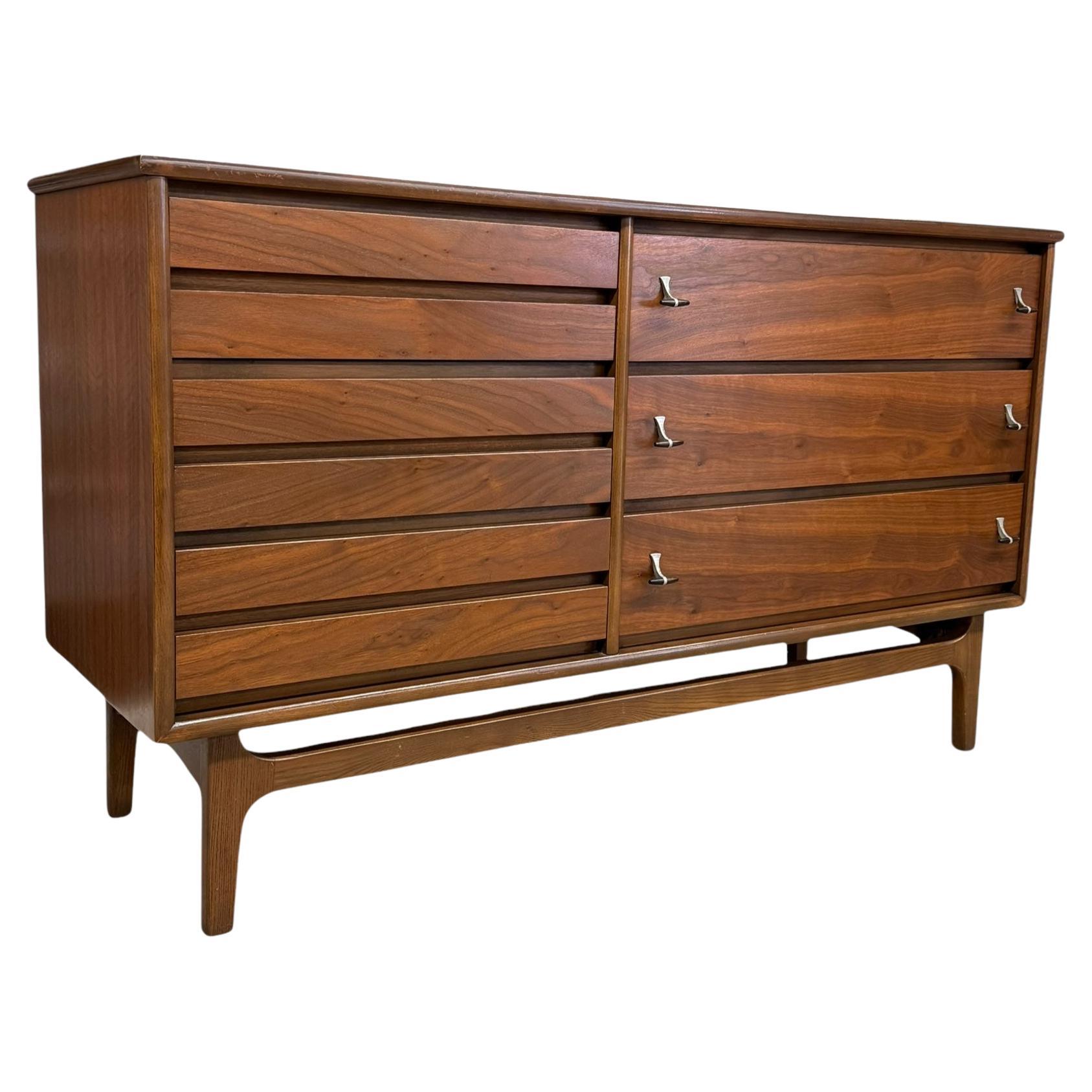 Distinctive Furniture by Stanley vintage 9 drawer Lowboy For Sale at ...