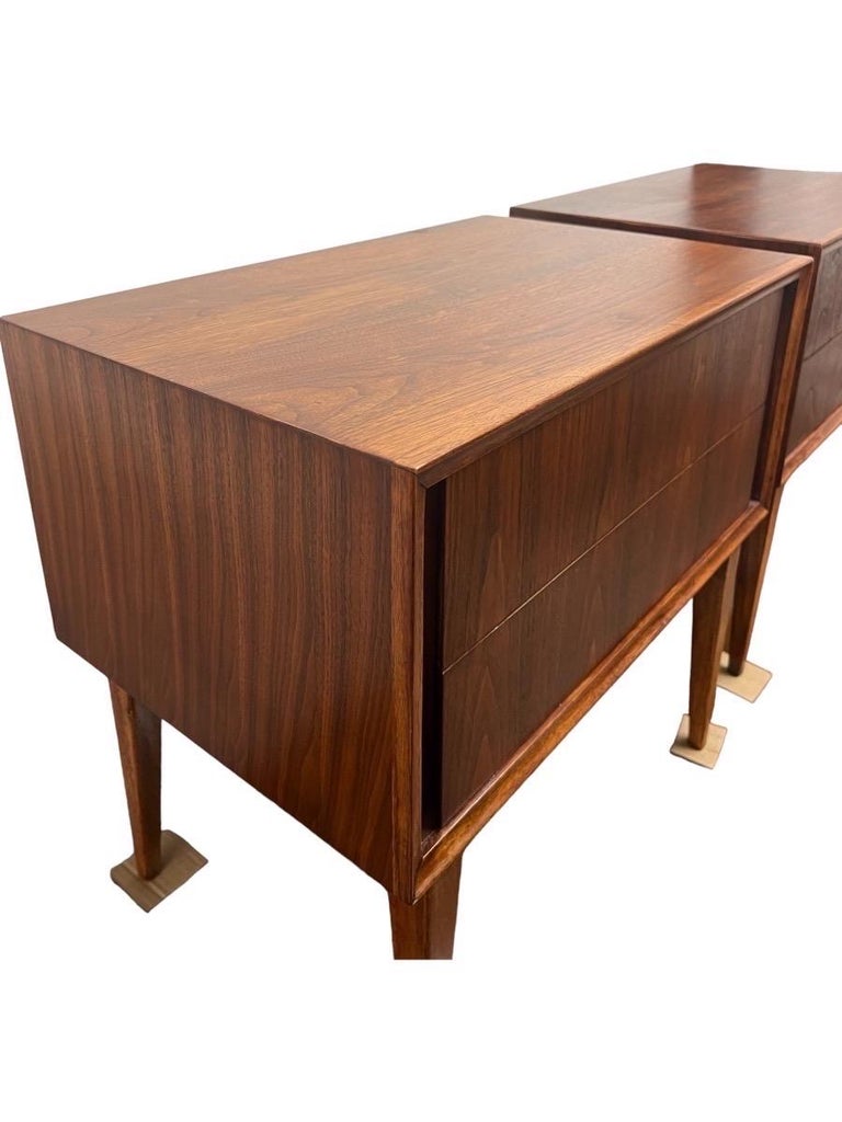 Vintage Mid-Century Modern Walnut End Table Stand Dovetail Drawers Set of 2 For Sale at 1stDibs