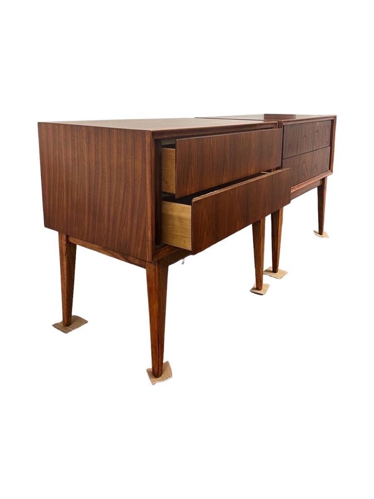 Vintage Mid-Century Modern Walnut End Table Stand Dovetail Drawers Set of 2 For Sale at 1stDibs
