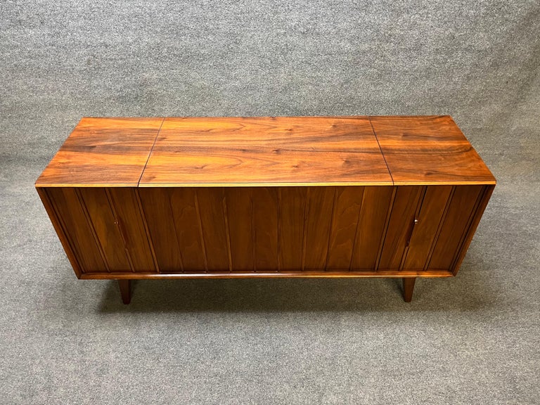 Vintage Mid Century Zenith Record Player/Stereo Console Credenza at 1stDibs