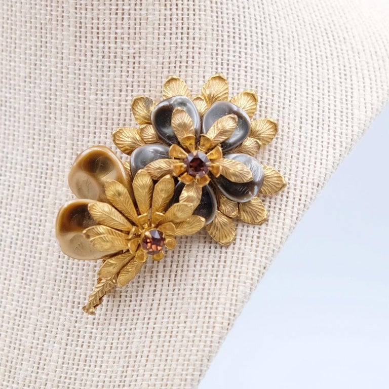 Vintage Miriam Haskell Mother of Pearl Flowers Brooch For Sale at 1stDibs