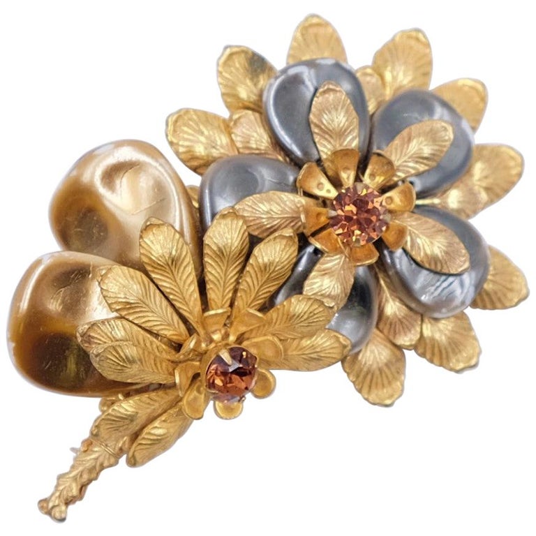Vintage Miriam Haskell Mother of Pearl Flowers Brooch For Sale at 1stDibs